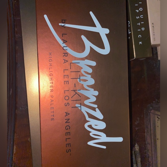 Makeup | Laura Lee Highlighter Palette | Poshmark